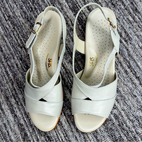 SAS | Shoes | Sas Caress Leather Women Sandal 95n In The Color Bone ...